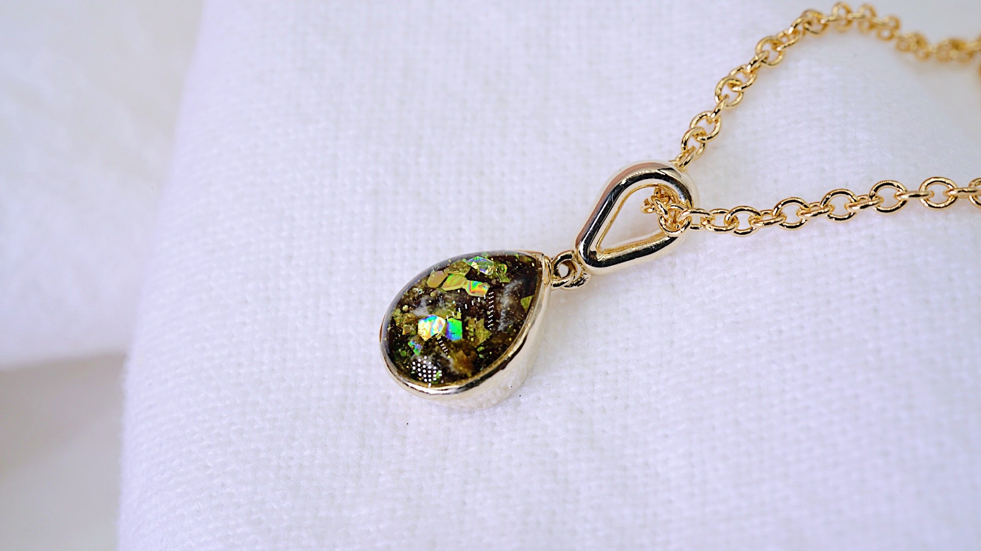 Pyrus pendant – Beyond The Willow Tree